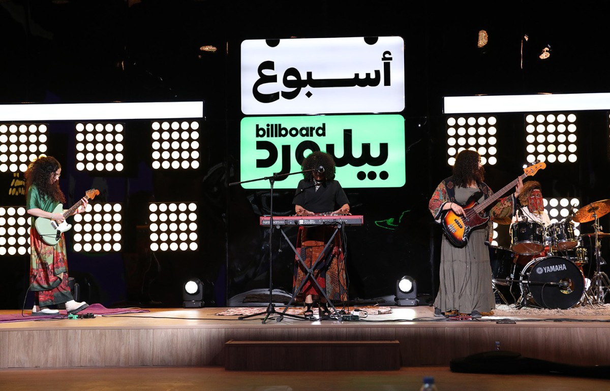 فرقة سيرة تشعل الأجواء على مسرح أسبوع بيلبورد عربية